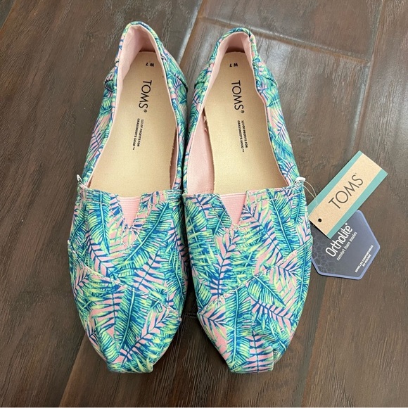 Toms | Shoes | New Without Box Toms Candy Pink California Palms Print ...